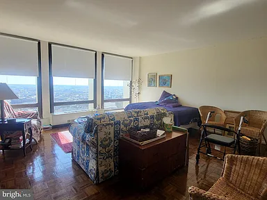 210 Locust St Philadelphia PA | Zillow