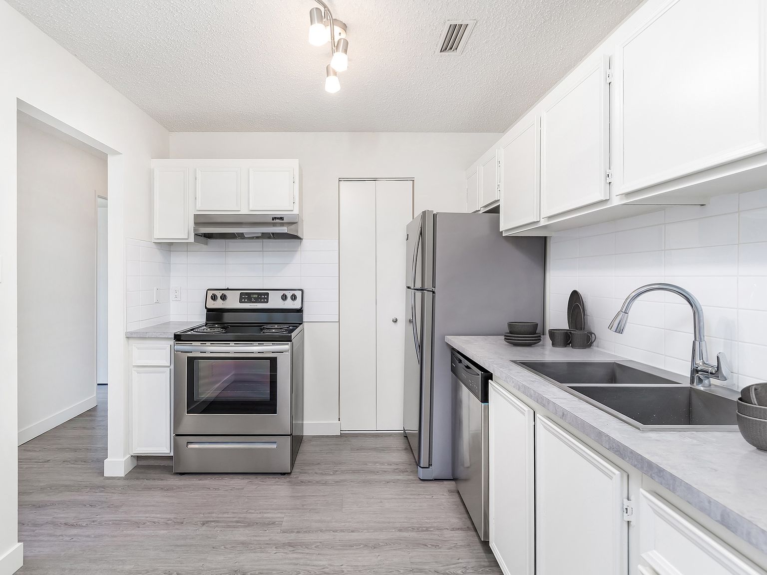 3741 16a Ave NW, Edmonton, AB T6L 3M1 | Zillow