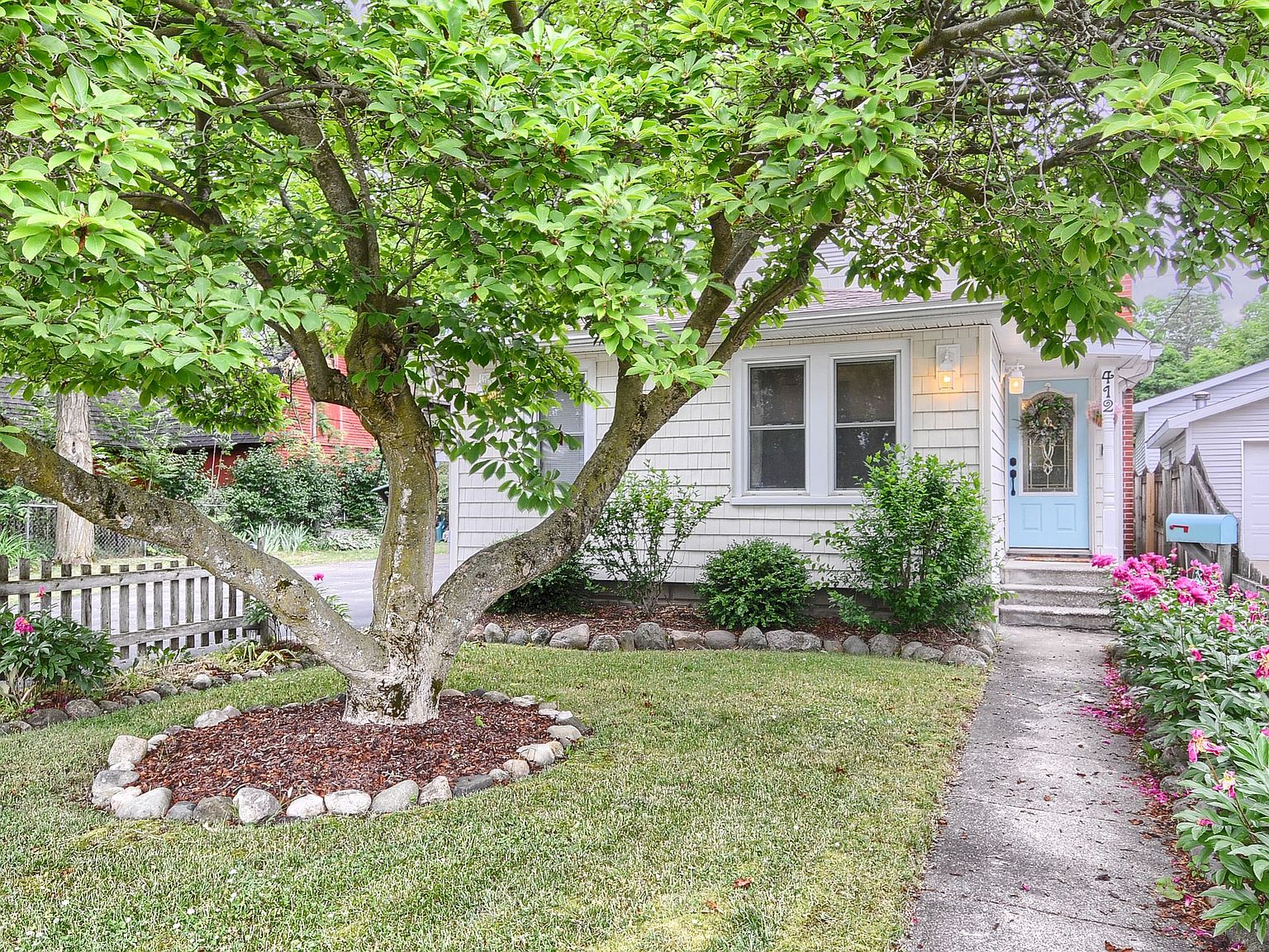 412 Riggs St, Fenton, MI 48430 | Zillow