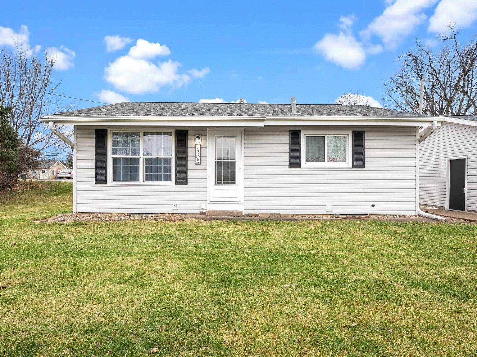 2305 W 49th St, Davenport, IA 52806 | Zillow