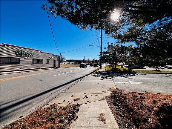 207 Cherry Ave, Chardon, OH 44024 | MLS #5015348 | Zillow