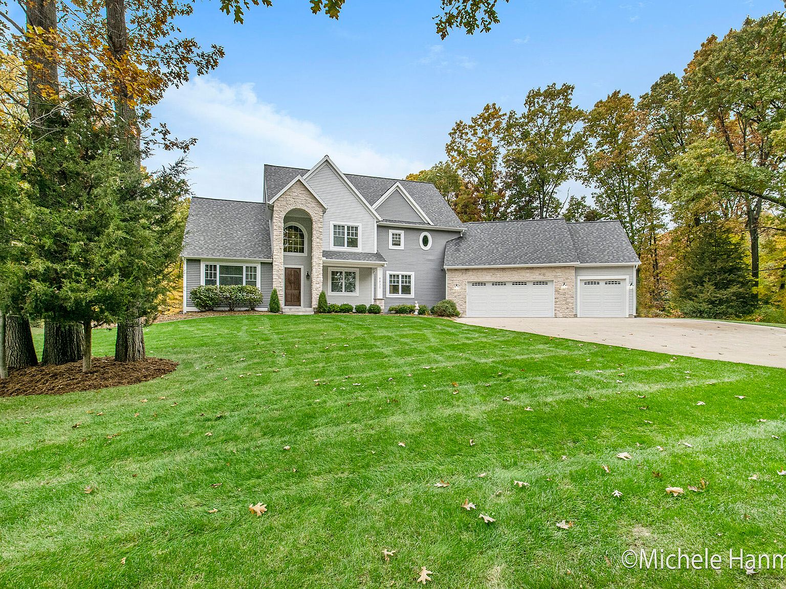 8830 Summerset Woods Ct SE, Alto, MI 49302 | Zillow