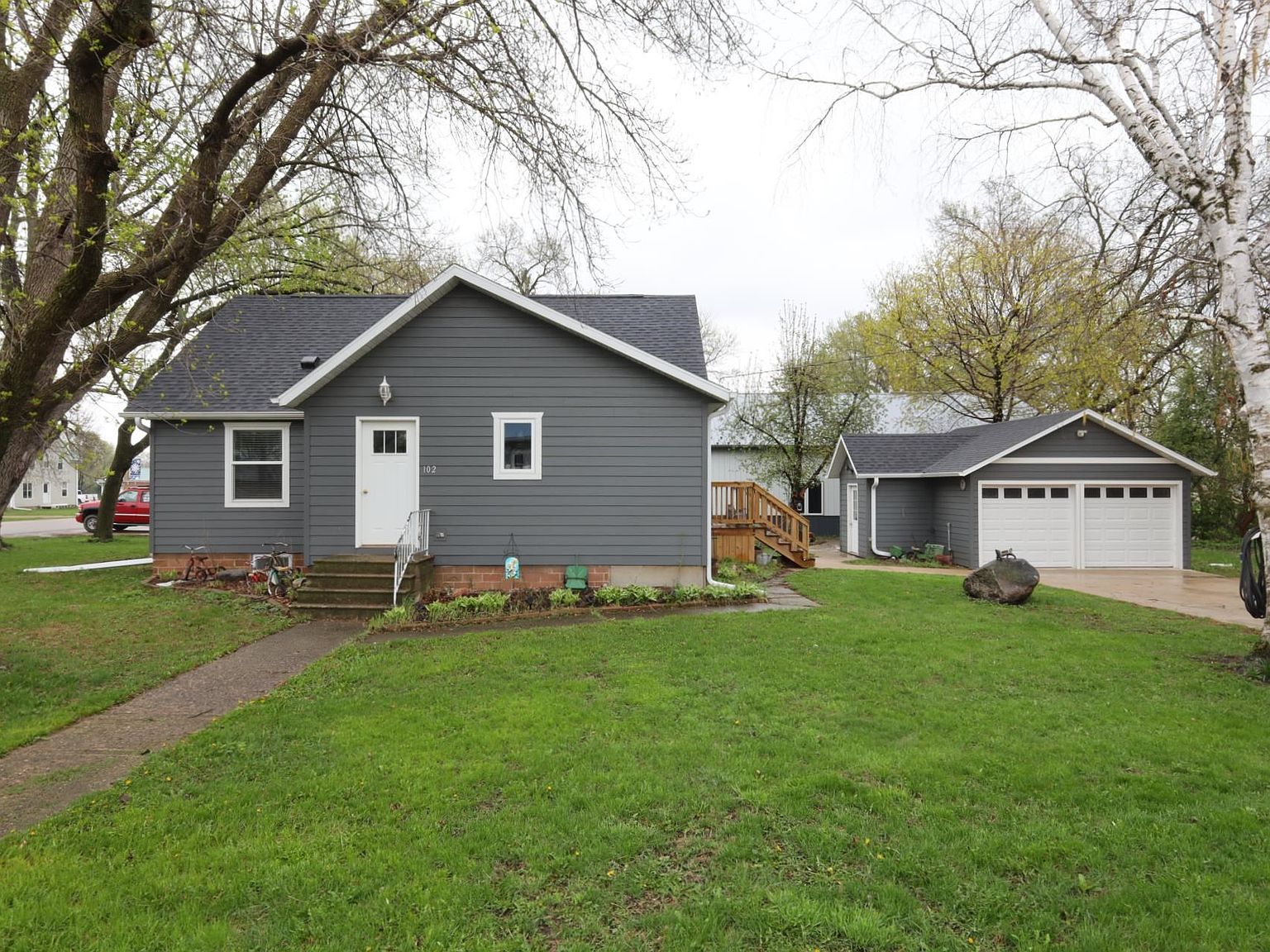 102 S 3rd St, Wallingford, IA 51365 | Zillow