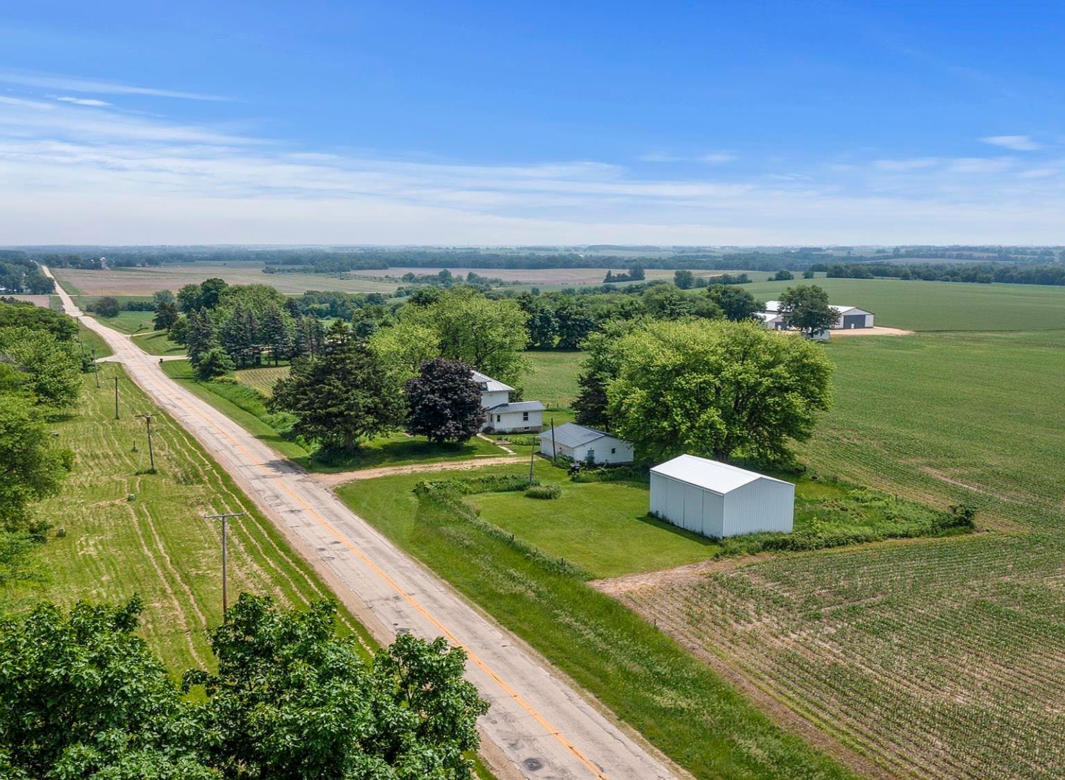 4407 E River Rd, Ridott, IL 61067 | Zillow