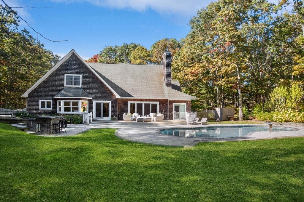 16 Cove Neck Ln, Southampton, NY 11968 | Out East