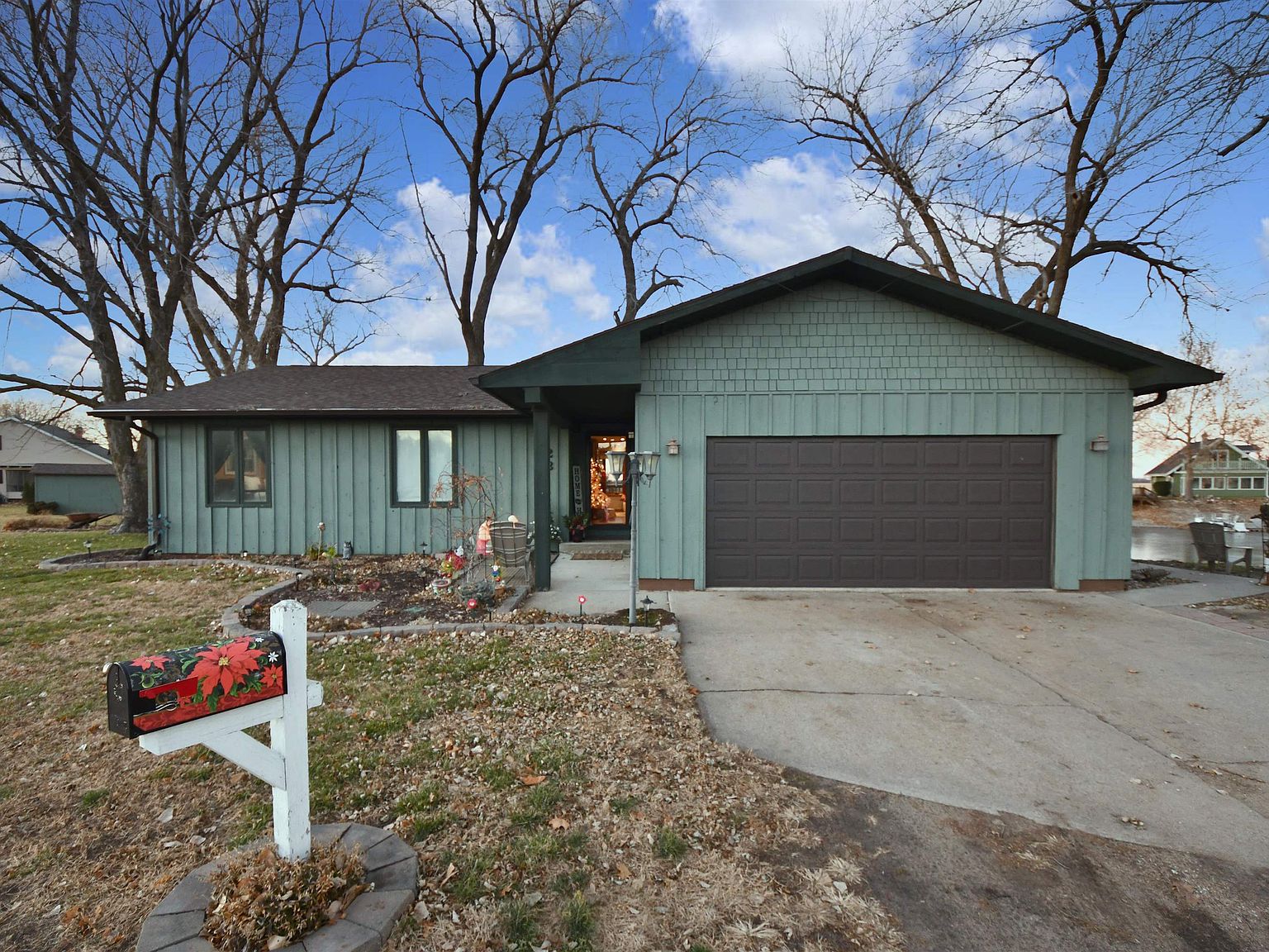 23 El Charman Lake Pl, Gibbon, NE 68840 | Zillow