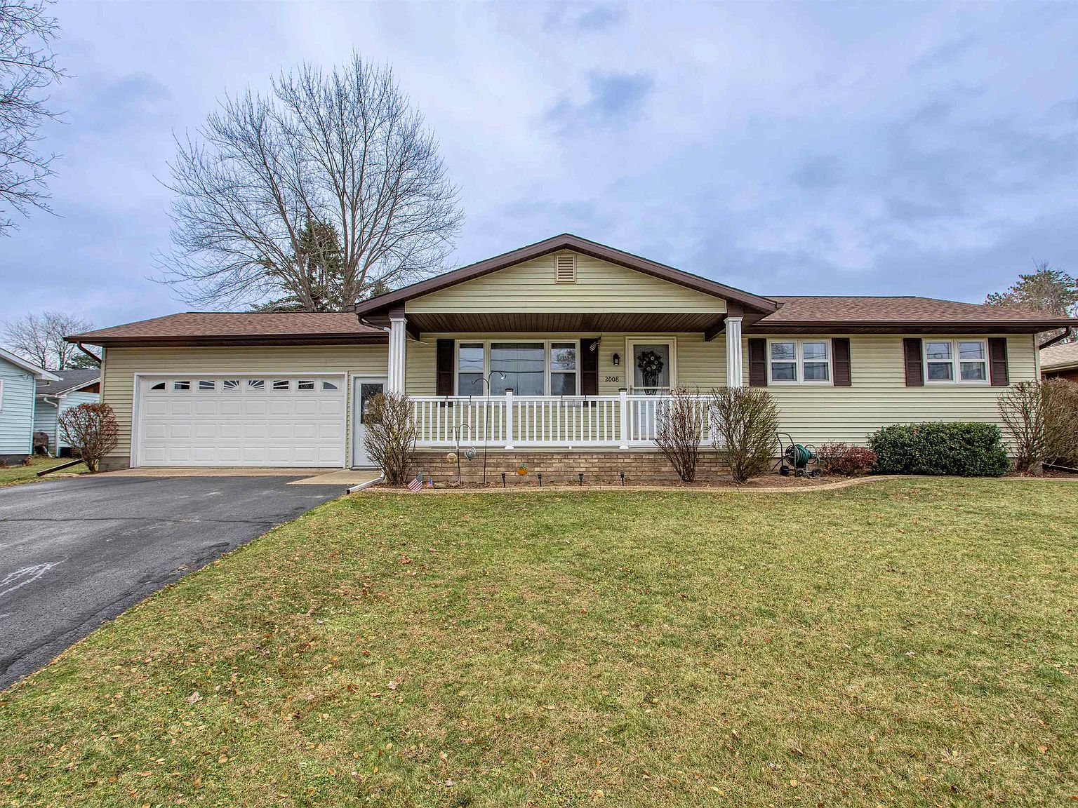 2008 Pershing Rd, New London, WI 54961 | Zillow