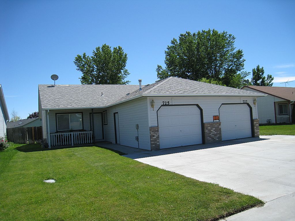 725-727 W 8 S, Mountain Home, ID 83647 | Zillow