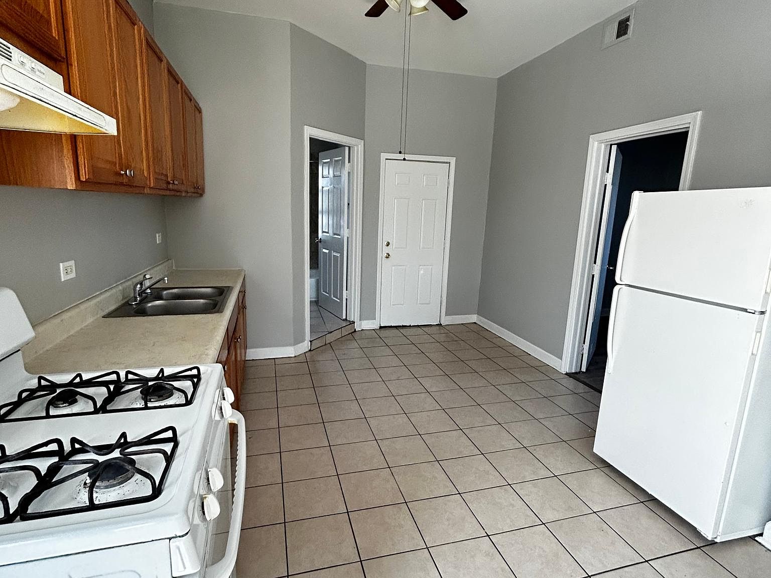 726 E 93rd St, Chicago, IL 60619 | Zillow