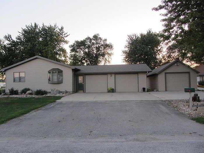 617 7th Ave, Somers, IA 50586 | Zillow