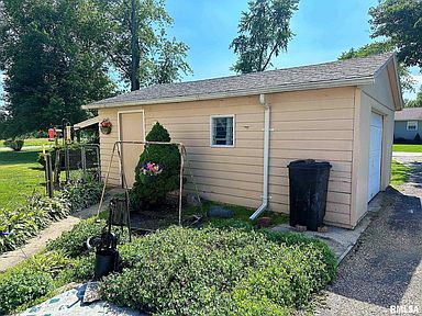 703 East St, Delong, IL 61436 | Zillow