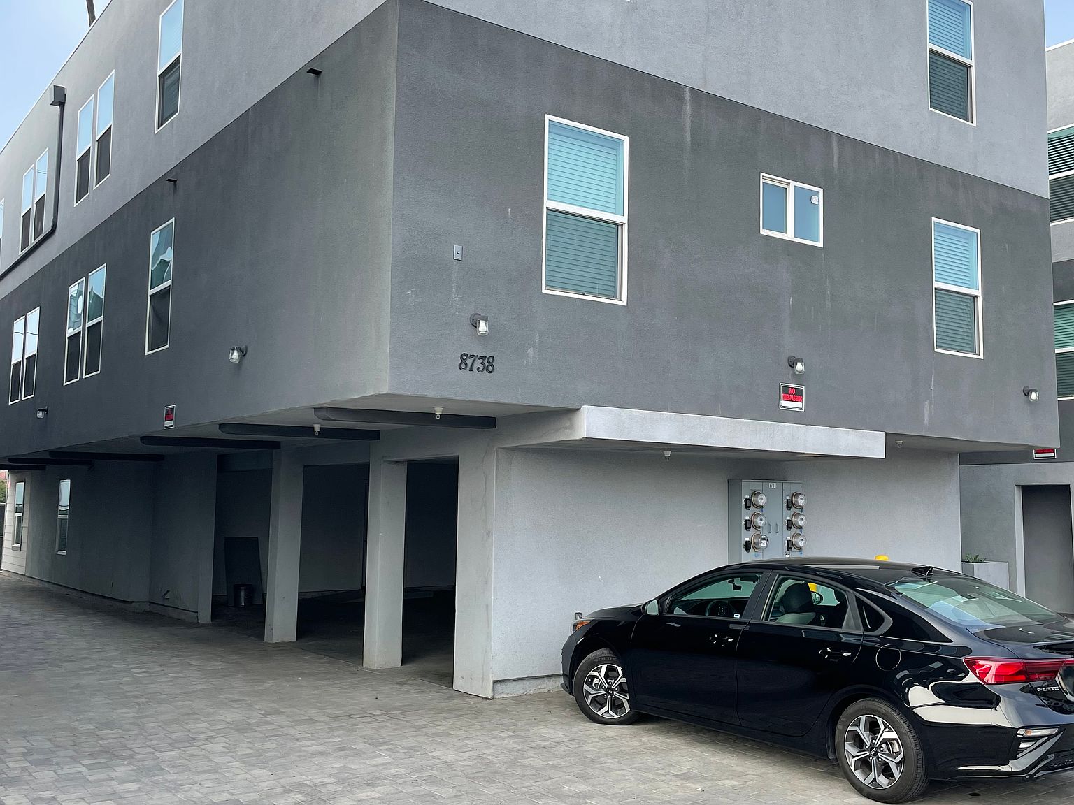 8730 S Figueroa St, Los Angeles, CA 90003 | Zillow