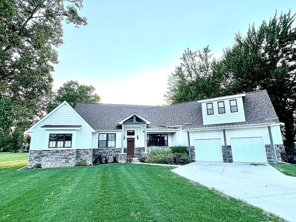 41417 Romeo Plank Rd, Clinton Township, MI 48038 | Zillow