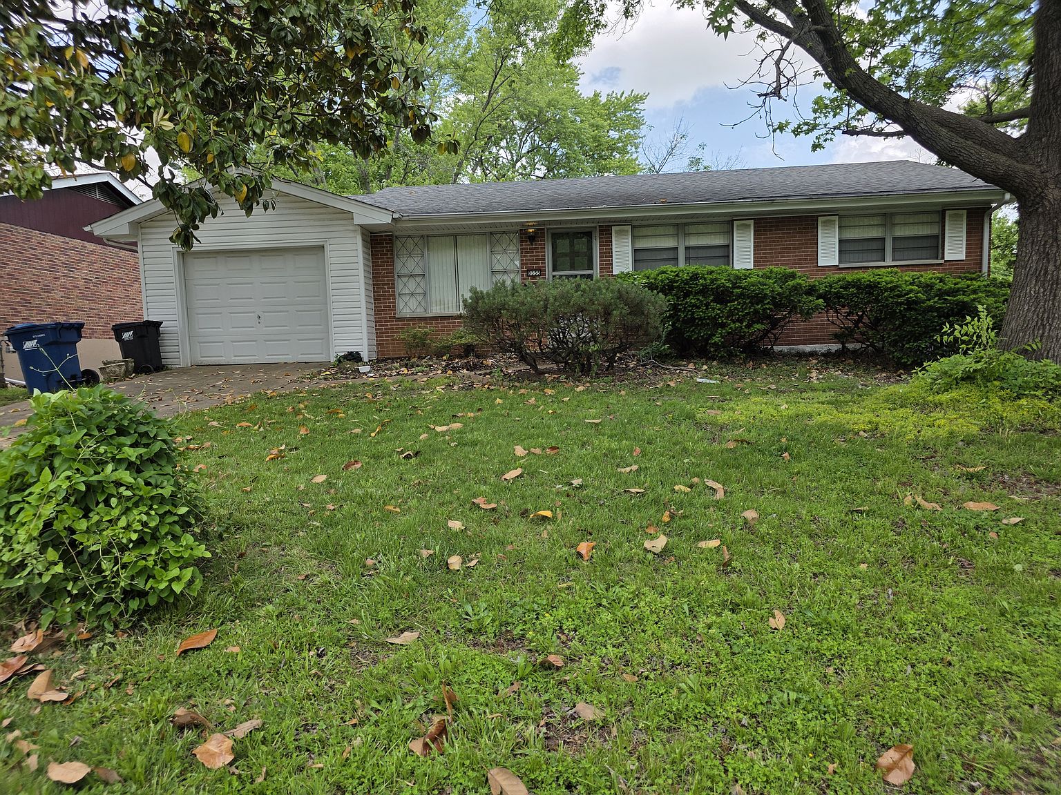 8555 Loyd Dr, Saint Louis, MO 63114 | Zillow