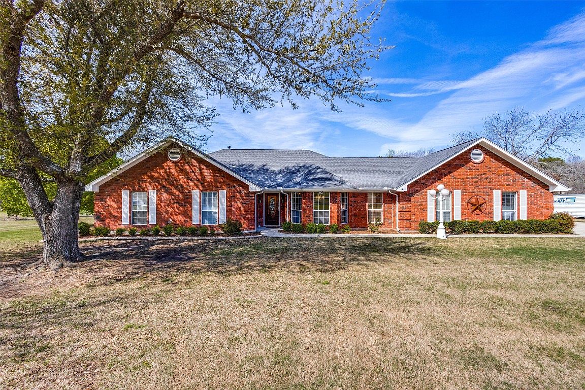 1319 Red Oak Cir, Farmersville, TX 75442 | MLS #20565925 | Zillow