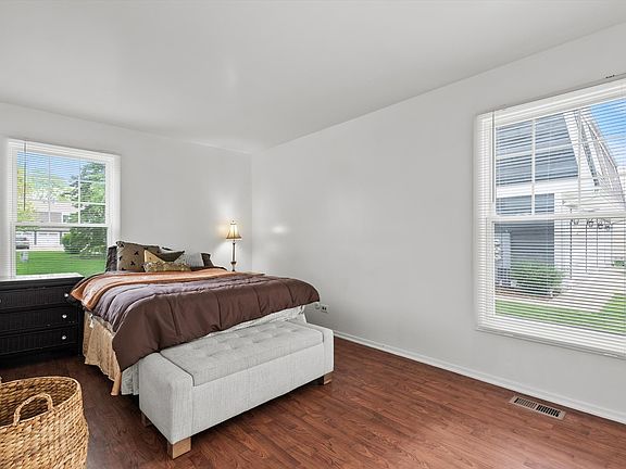366 Meadow Ct #366, Vernon Hills, IL 60061 | Zillow
