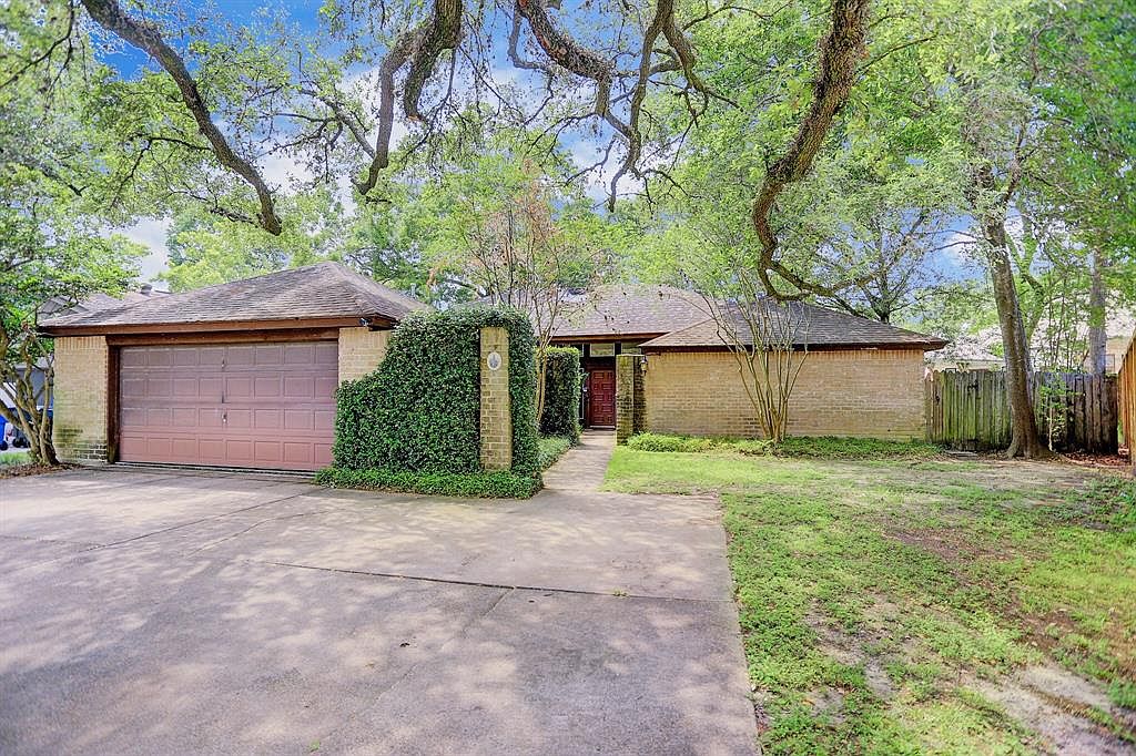 9036 Larston St, Houston, TX 77055 | Zillow