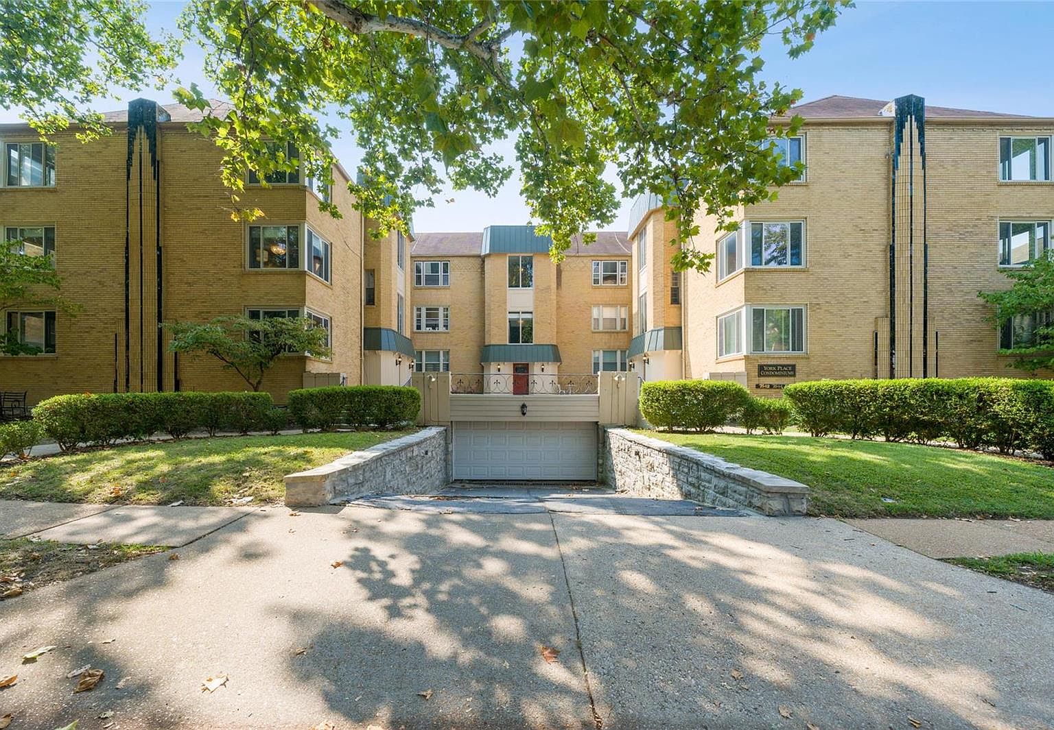 7542 York Dr APT 3E, Saint Louis, MO 63105 | Zillow