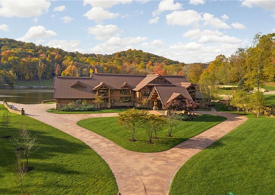 10285 W Youth Camp Rd, Columbus, IN 47201 | MLS #21840129 | Zillow