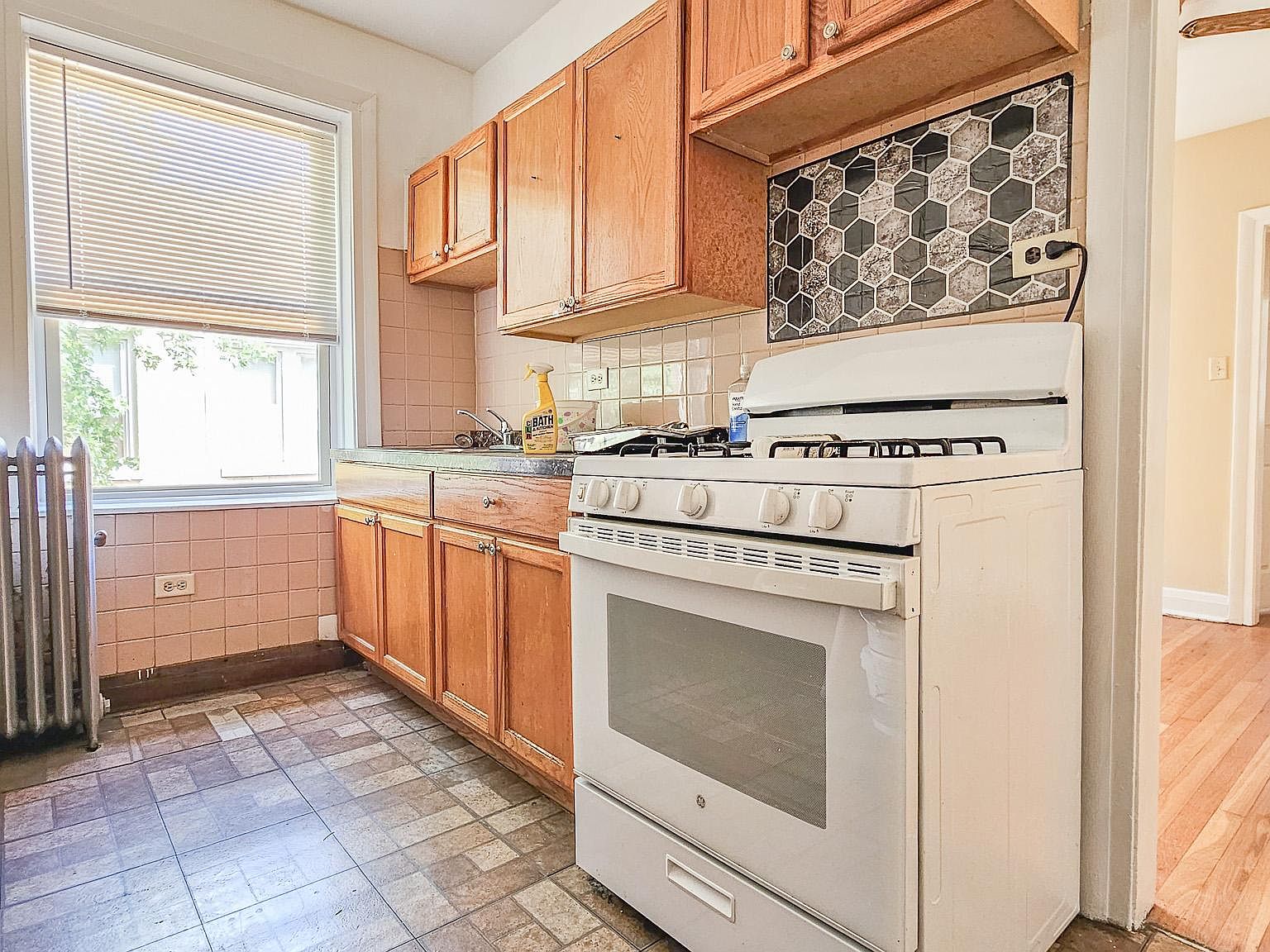 4730 W Addison St APT 3A, Chicago, IL 60641 | Zillow