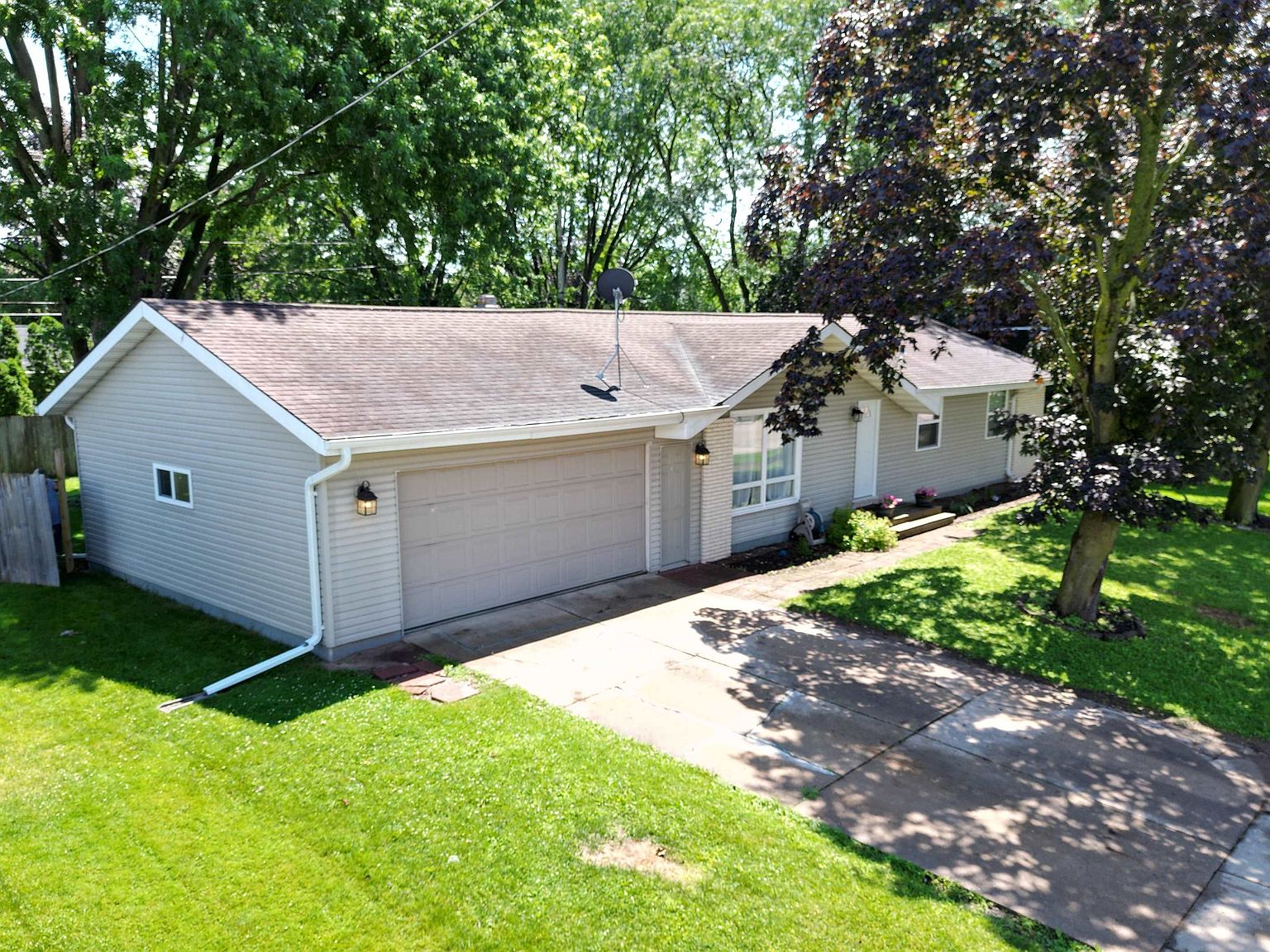 2208 N Linwood Ave, Appleton, WI 54914 | Zillow