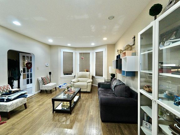 206 Front St, Secaucus, NJ 07094 | MLS #230005713 | Zillow