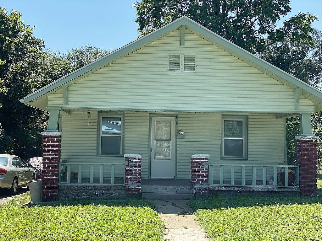 2909 Delavan Ave, Kansas City, KS 66104 | Zillow
