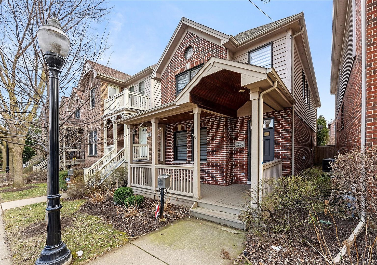 1209 W 33rd St, Chicago, IL 60608 | MLS #12051439 | Zillow