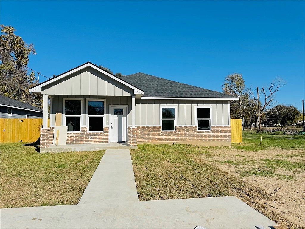 602 N Houston St, Hearne, TX 77859 | Zillow