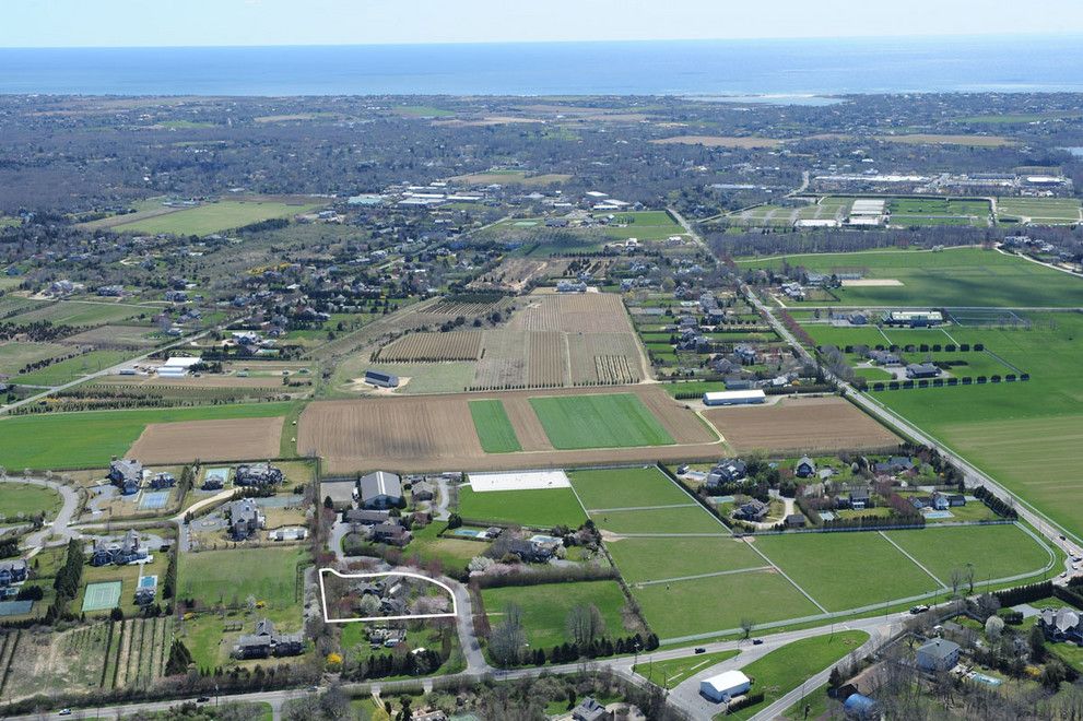 35 Meadow Ct, Bridgehampton, NY 11932 | Out East