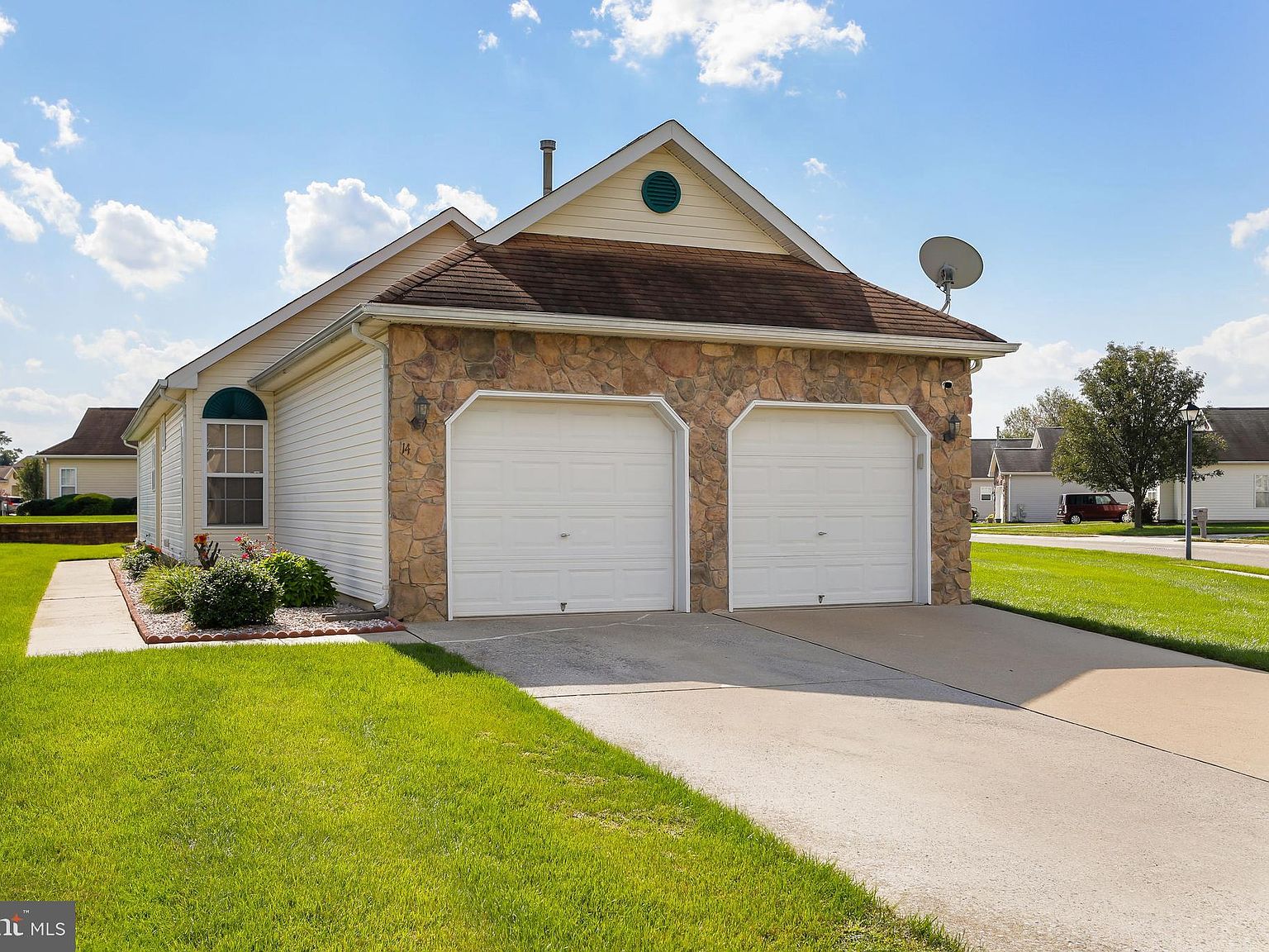 14 Spring Ln, Edgewater Park, NJ 08010 | Zillow