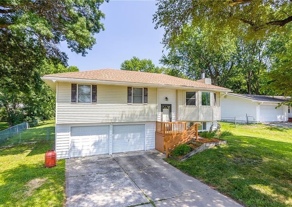 11015 Oak Trafficway, Kansas City, MO 64155 | Zillow