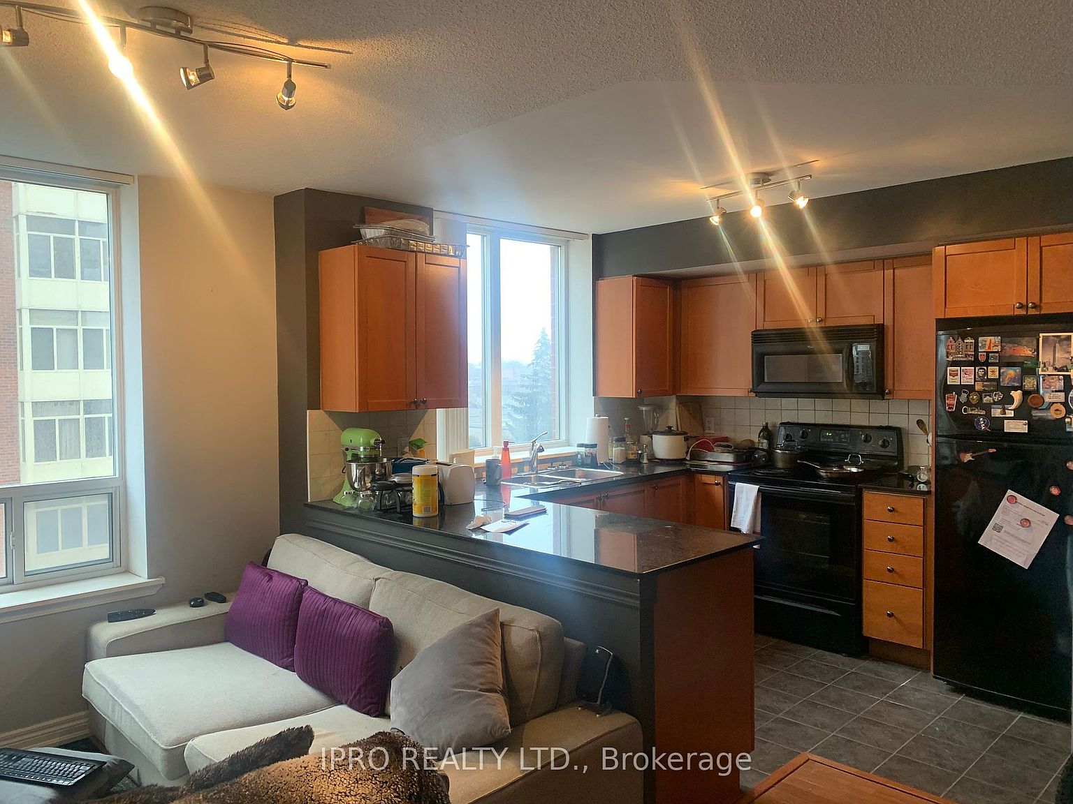 1369 Bloor St W #513, Toronto, ON M6P 4J4 | Zillow