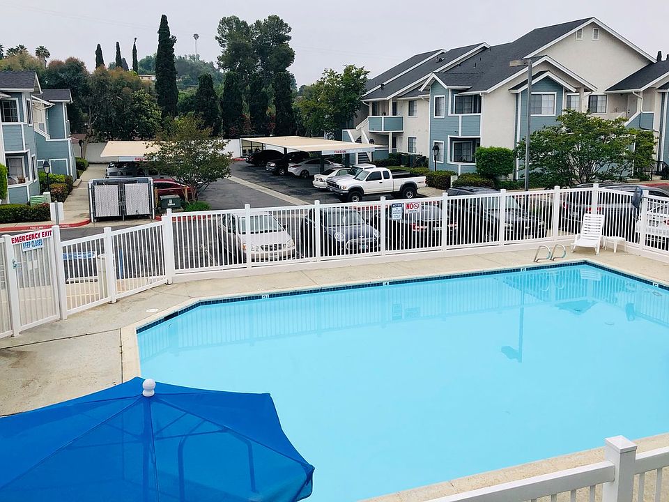 Reed and Brooke Apartments - 421 Potter St Fallbrook CA | Zillow
