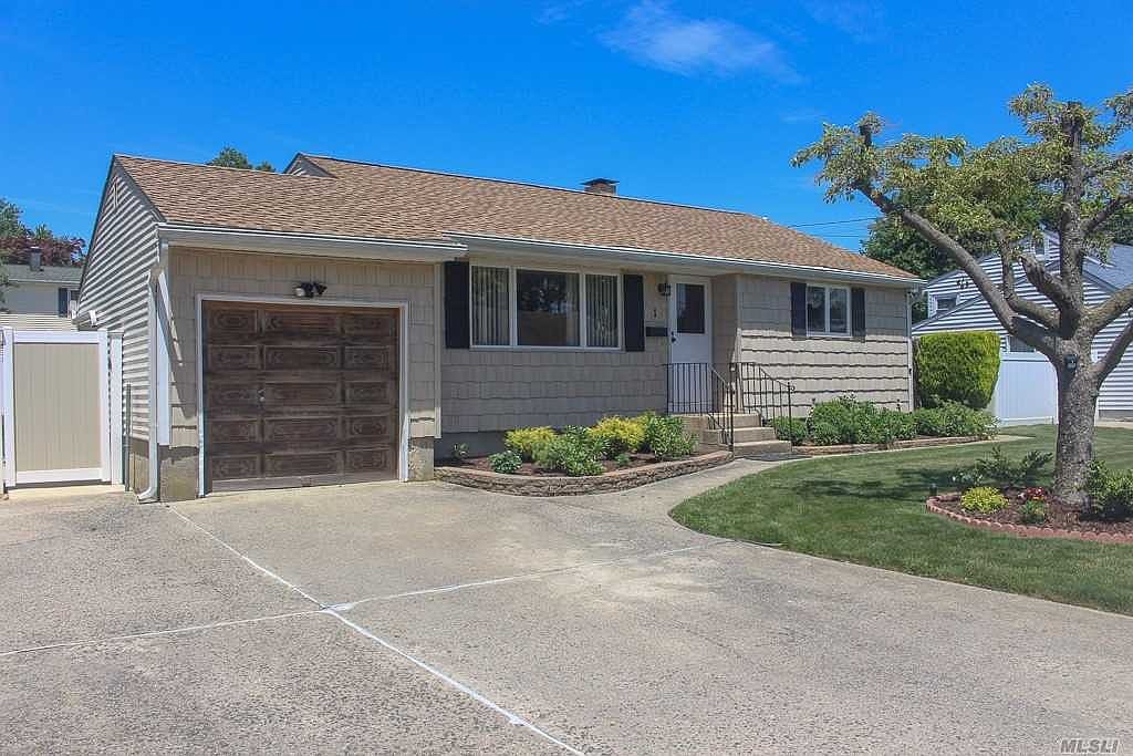 1 Rutledge St, Brentwood, NY 11717 | Zillow