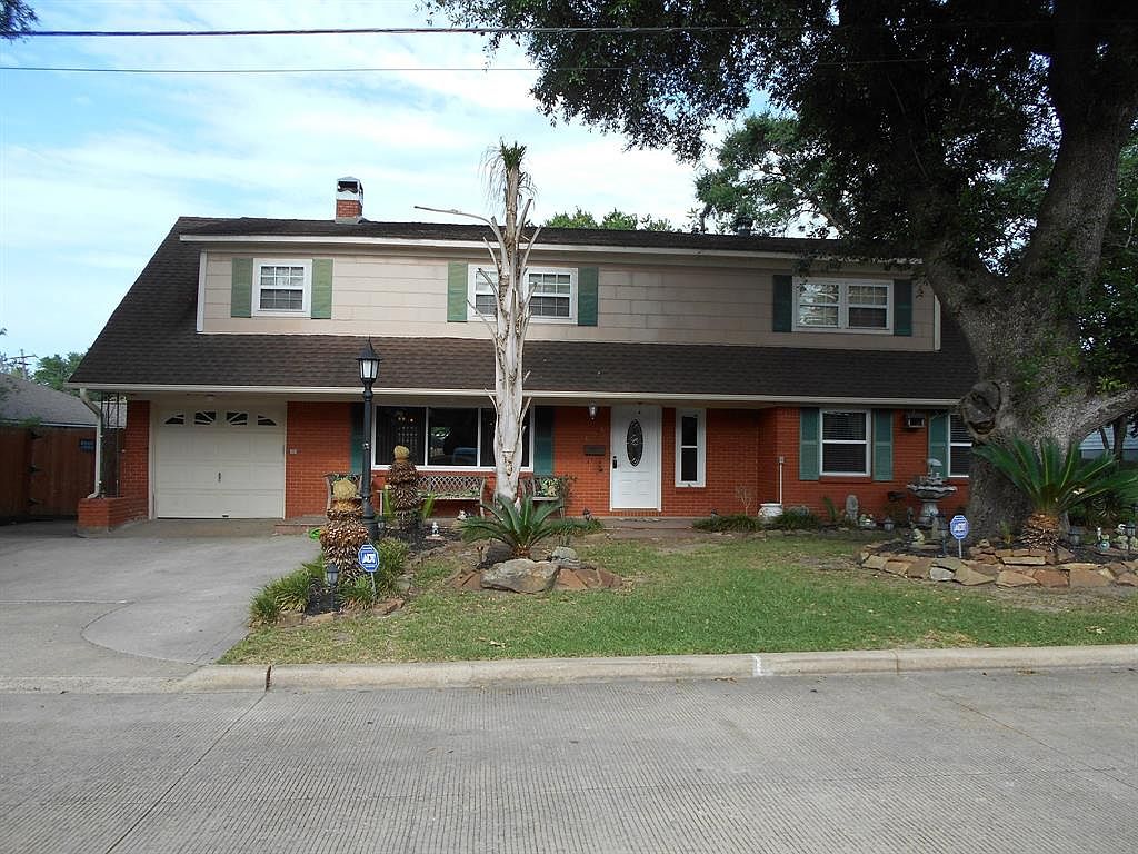 808 N Travis St, Liberty, TX 77575 | Zillow