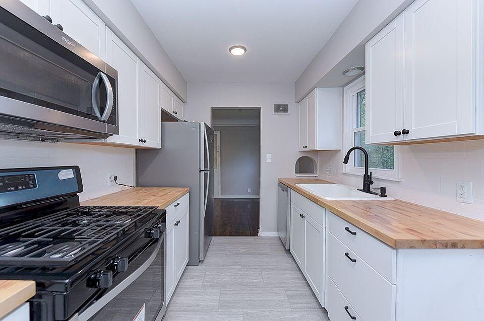 2324 N 68th St, Omaha, NE 68104 | Zillow