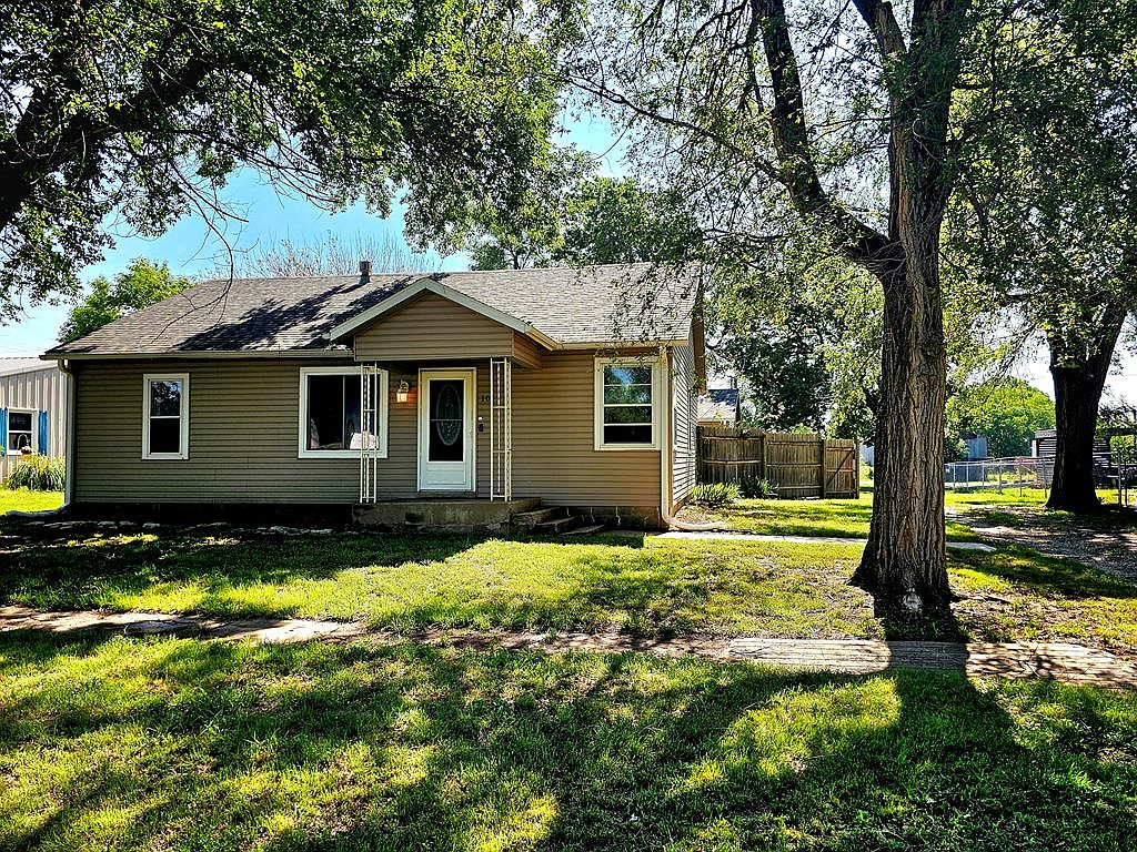 105 3rd St, Smolan, KS 67456 | Zillow