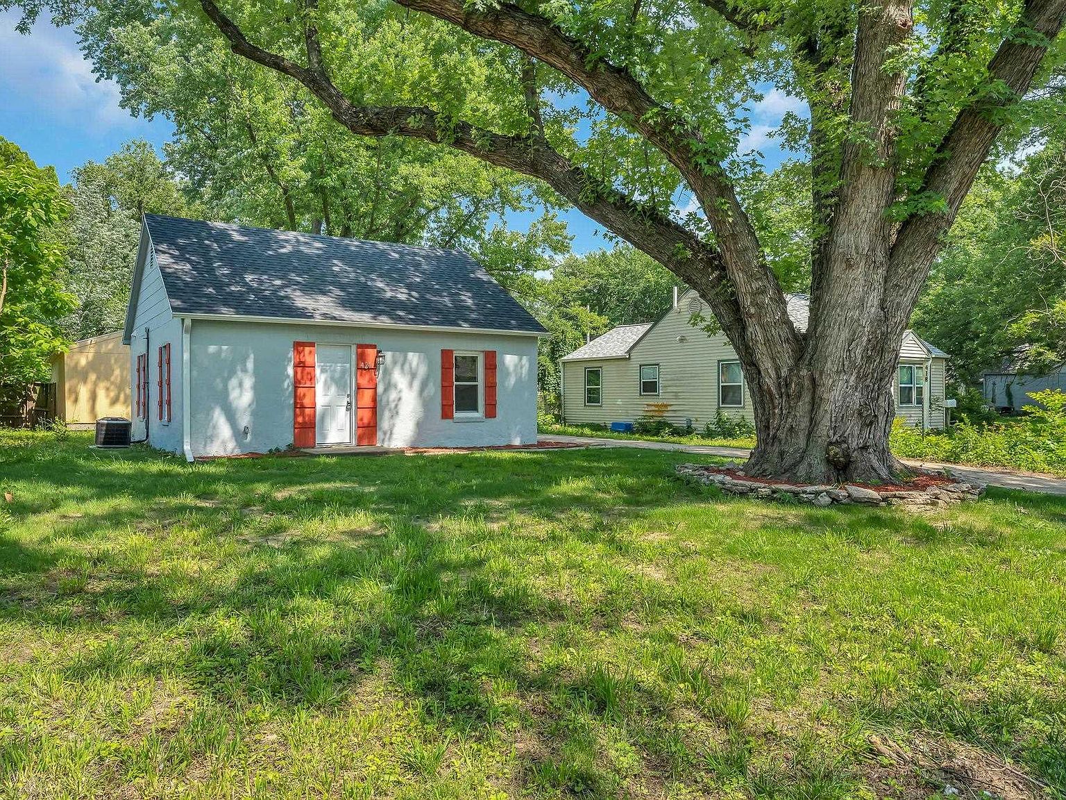 424 NE Sumner St, Topeka, KS 66616 | Zillow