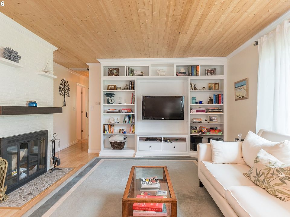 1253 SW Spring Garden St, Portland, OR 97219 | Zillow