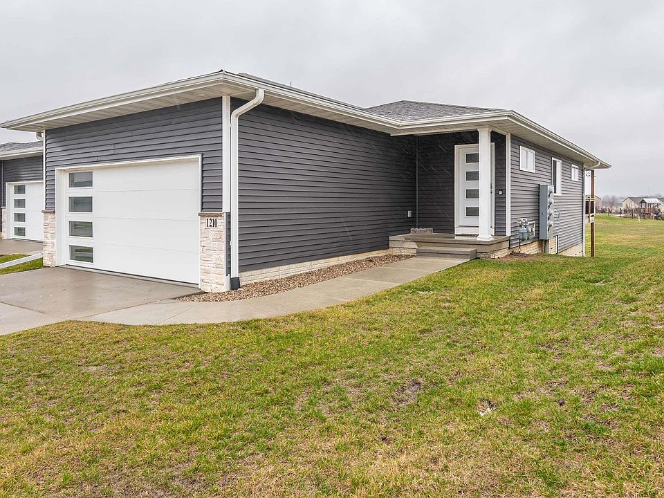 1210 Loren Dr, Cedar Falls, IA 50613 | Zillow