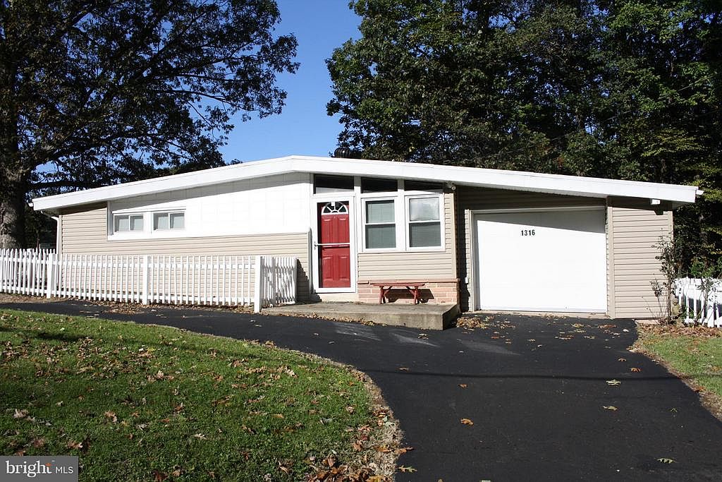 1316 Piketown Rd, Harrisburg, PA 17112 | Zillow