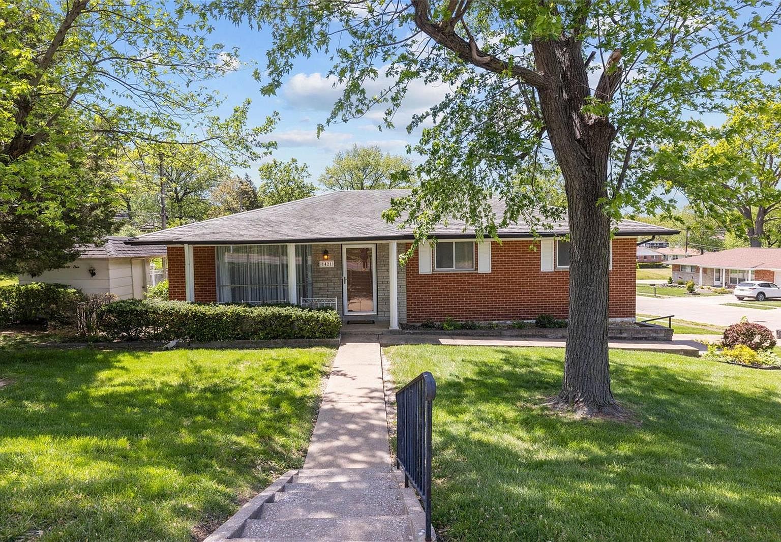 1421 S Sappington Rd, Saint Louis, MO 63126 | Zillow