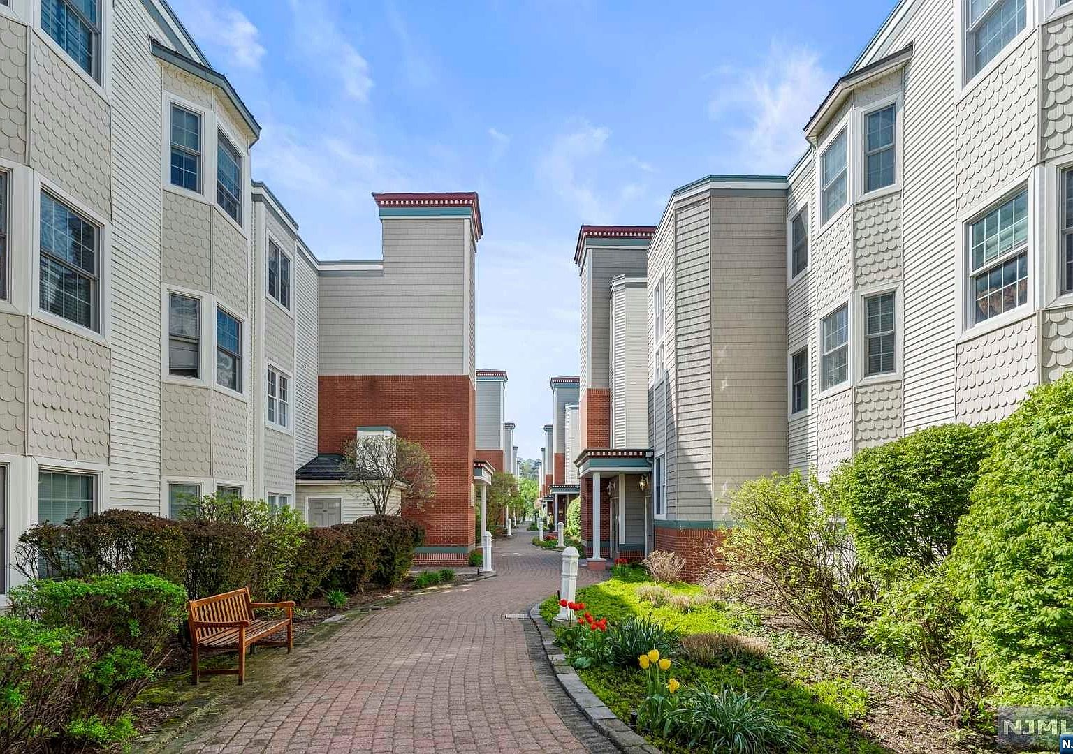 321 The Promenade, Edgewater, NJ 07020 | Zillow