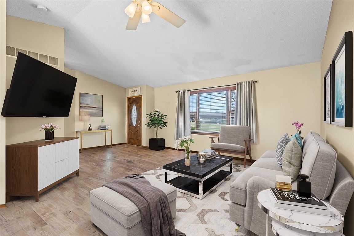 815 W Miller St, Marengo, IA 52301 | Zillow