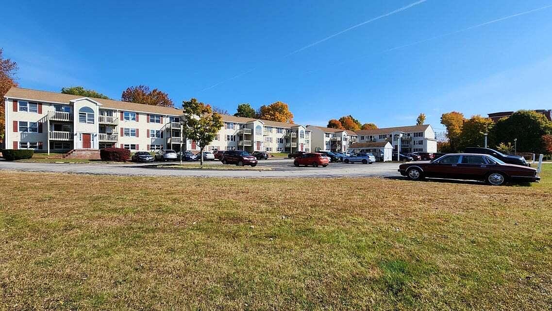 16 Mill Street UNIT 41, Springvale, ME 04083 | MLS #1565901 | Zillow