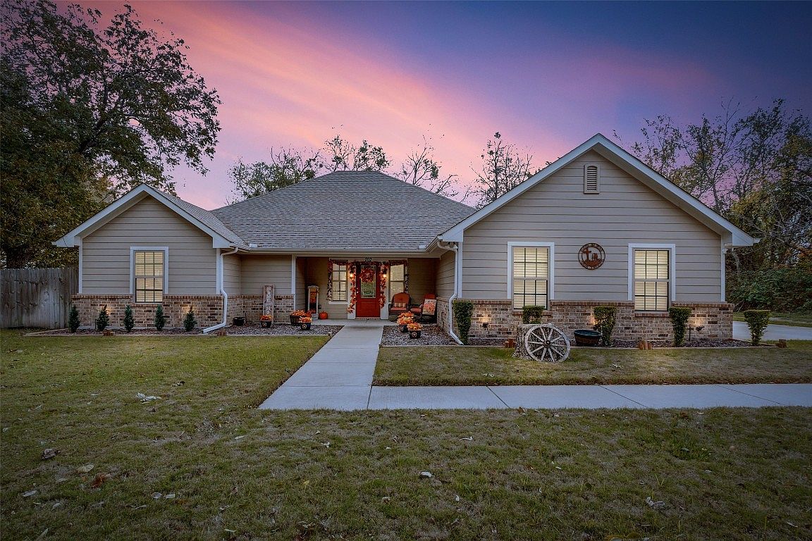 202 College St, Red Oak, TX 75154 | Zillow