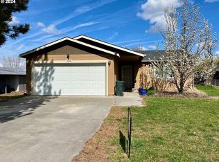 230 NE 3rd St, Hermiston, OR 97838 | MLS #24416706 | Zillow