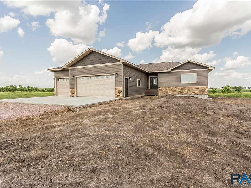 26166 Reed Ct, Canistota, SD 57012 | Zillow
