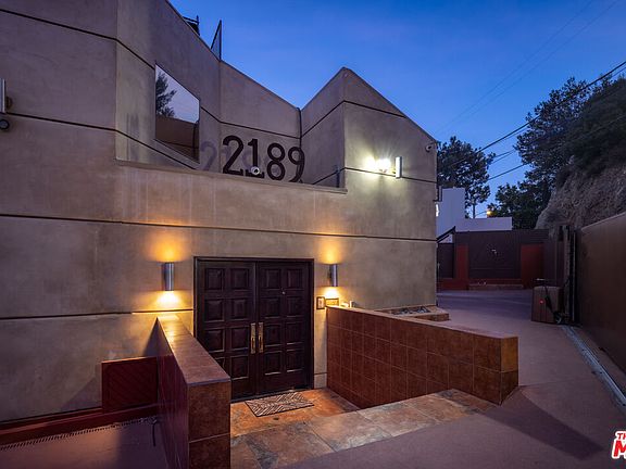 2189 Sunset Plaza Dr, Los Angeles, CA 90069 | MLS #22-182587 | Zillow